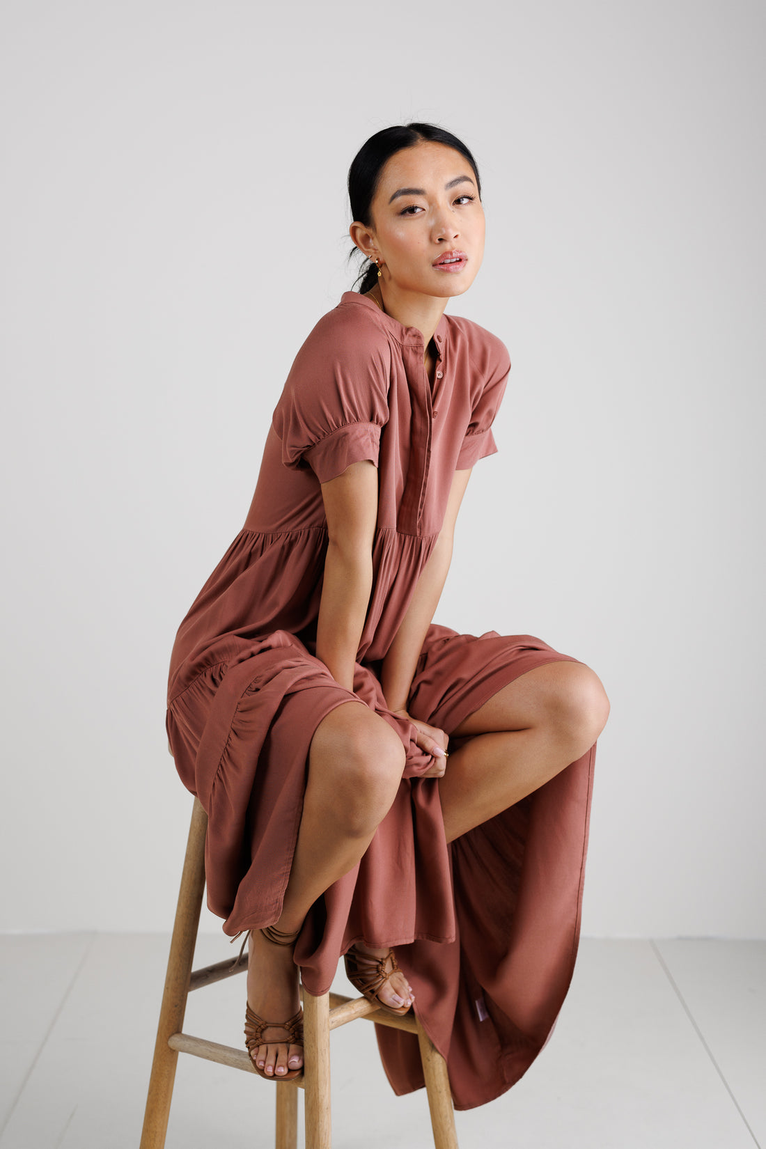 Amanda Tiered Dress in Raisin | böhme