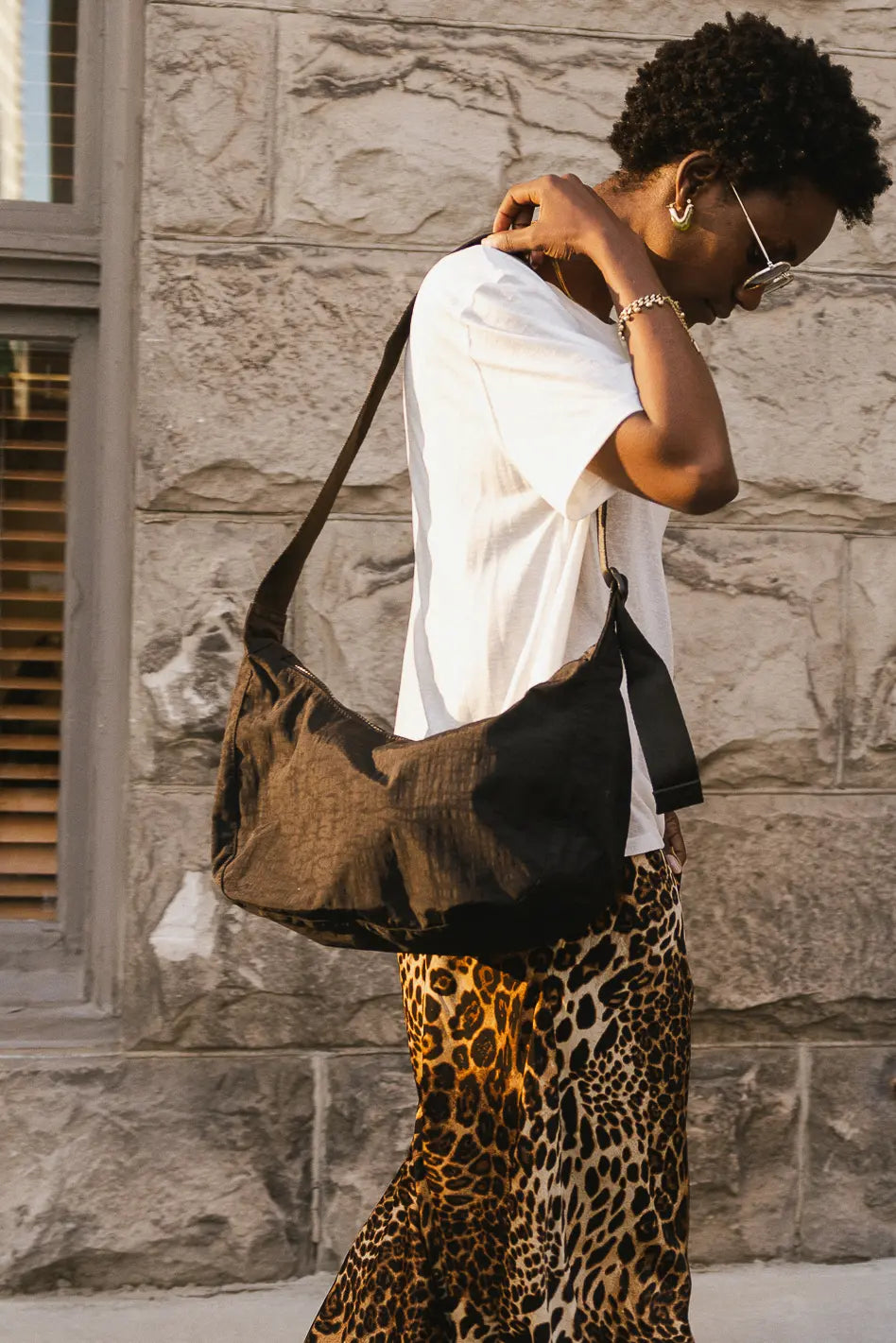 Niall Crescent Bag in Black | böhme